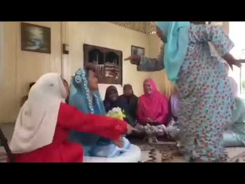 Dasyat betul makcik ni melatah