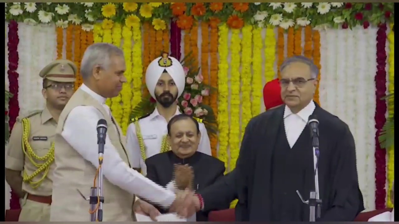 Acharya Dev Vrat takes oath in Sanskrit as Gujarat Governor; performs Havan at Raj Bhavan - YouTube