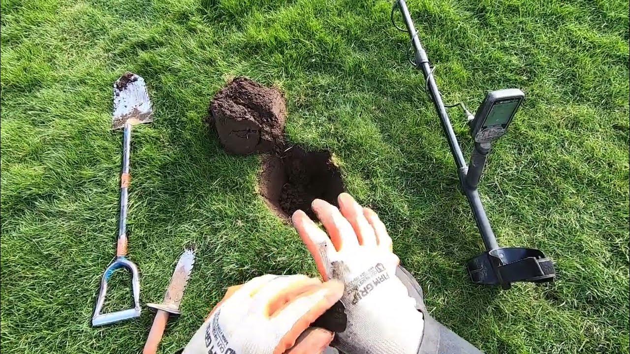 LIVE DIG ACTION!! Comparing Nokta Legend LG24 to LG30 - YouTube