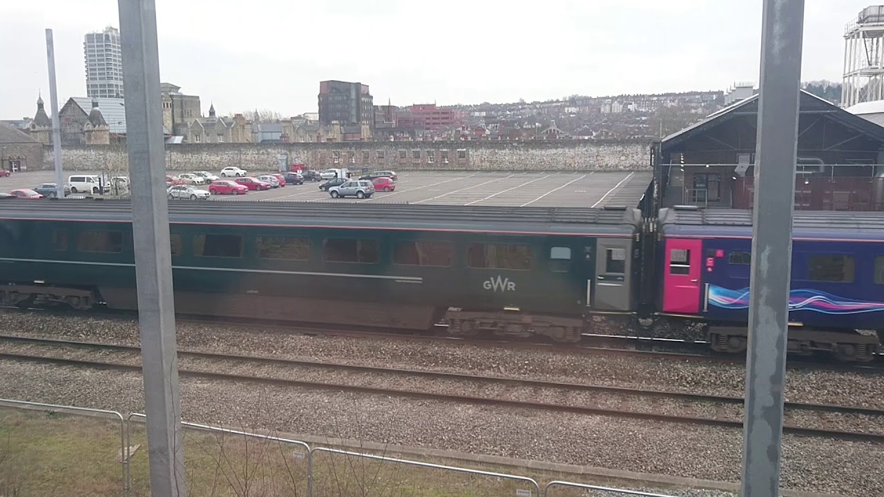 GWR INTERCITY 125 through Swindon - YouTube