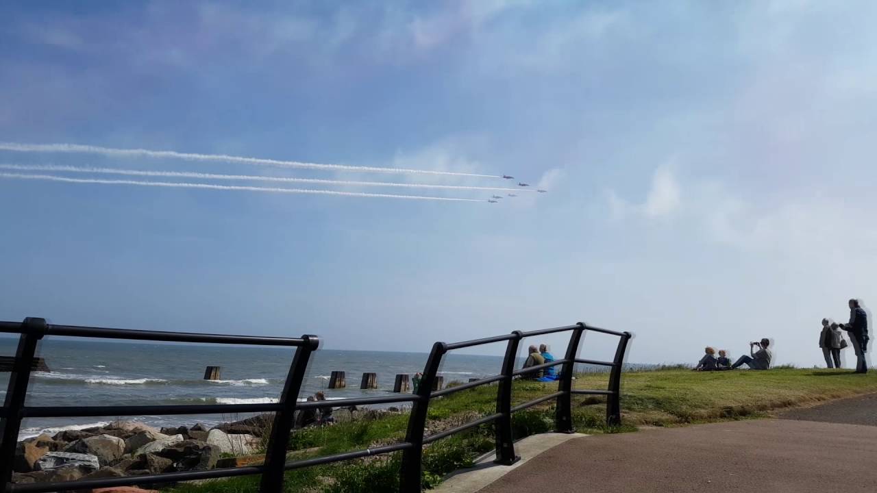 Red Arrows Arbroath Festival for Heroes 2016 - YouTube