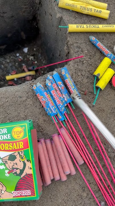 NGABUBURIT NYUMET MERCON ROKET JUMBO #mercon #fireworks #ramadhan #experiment #bocil - YouTube