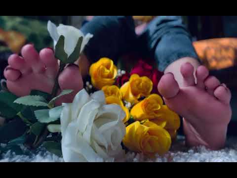 Flowers 🌸 under 🦶#feet  #asmr  #crush