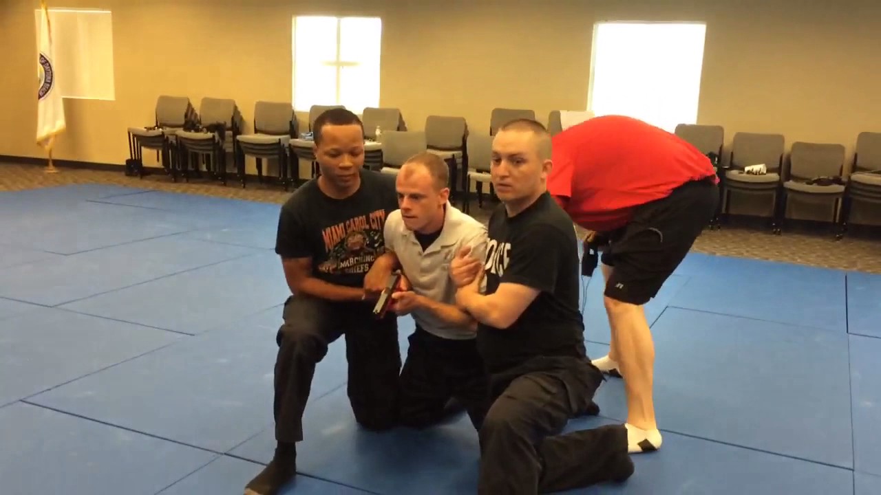 Taser Tongue. Tongue Taser. Crazy taser guy - YouTube