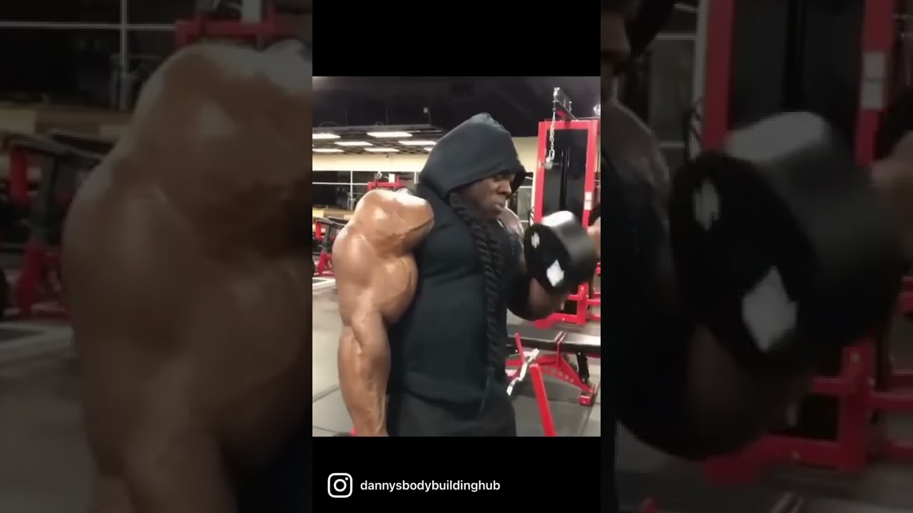 Kai Greene doing bicep curls showing off his huge arms 💪😎 #shorts # ...