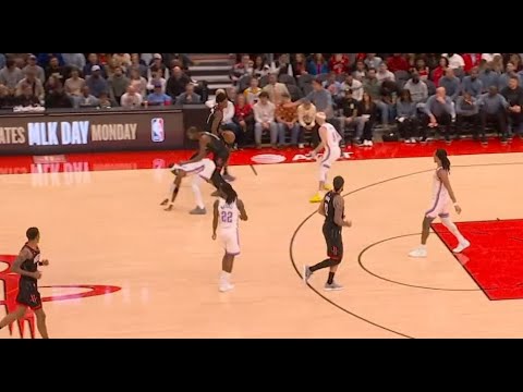 Kevin Durant and Shai Gilgeous-Alexander with the foreplay in midcourt and Alex Caruso blocks Amen