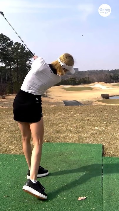 백스윙시 오른어깨와 손 멀리! • 팔로우시 왼어깨와 손 멀리!! 킵고잉~ | KLPGA 허윤나(Yoonna Heo) #골프레슨_필드/프로암 - YouTube