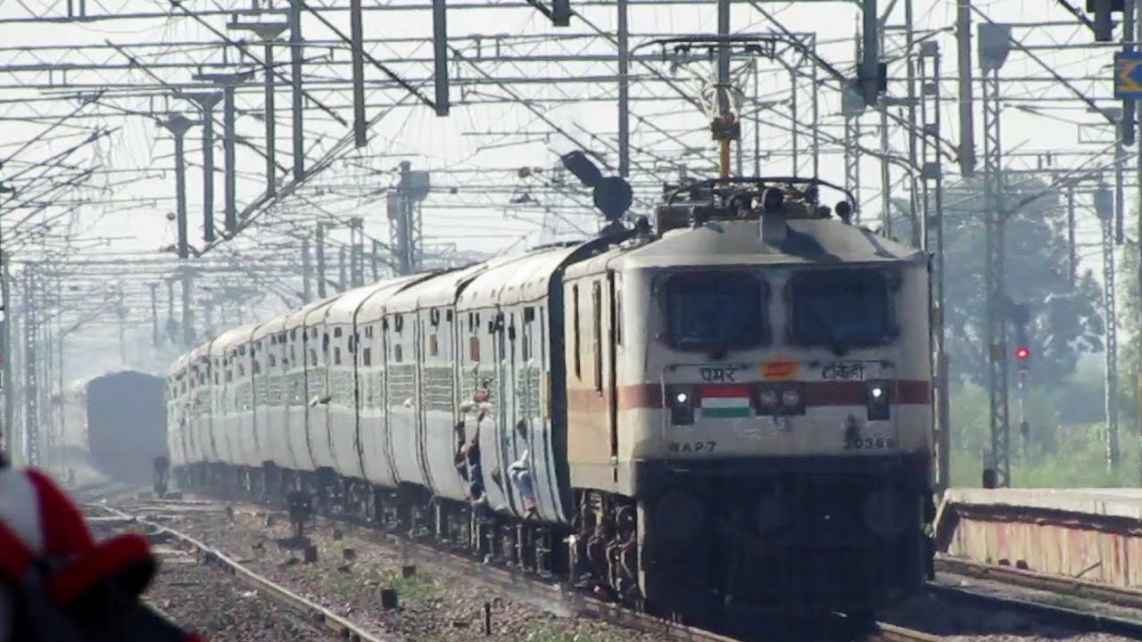 BENGALURU - NEW DELHI KARNATAKA EXPRESS Accelerating Through ASAOTI ...