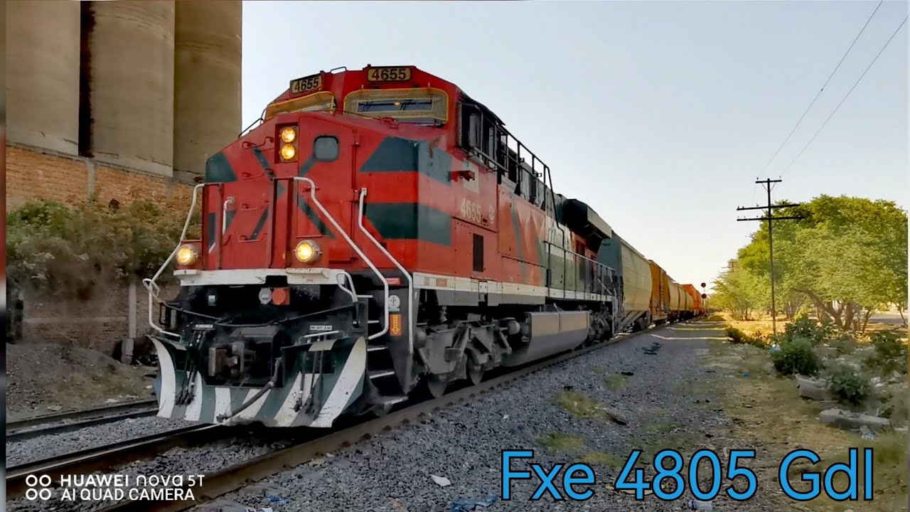 GE ES44AC Fxe 4655 Intermodal Mexicali-México Pasando Las Juntas Con La Tripulación Saludando ...