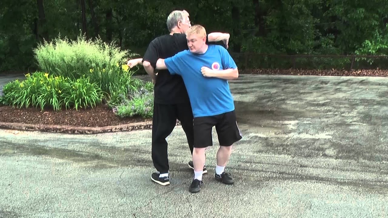 Bagua Fighting - The Spinning Wire Ball - YouTube