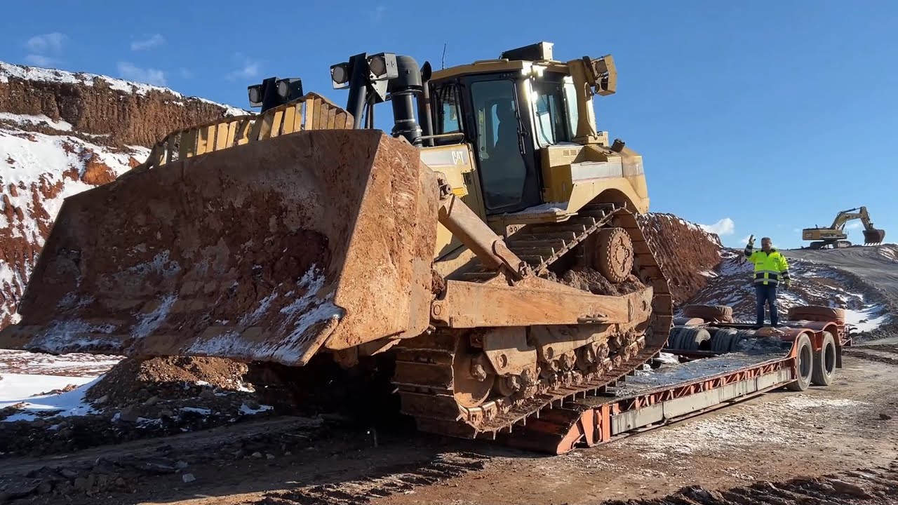 Loading And Transporting The Caterpillar D8T Bulldozer - Sotiriadis ...