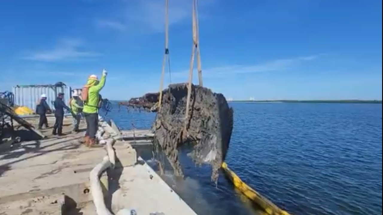 SUNKEN SAILBOATS RAISED OFF FORT MYERS BEACH - YouTube