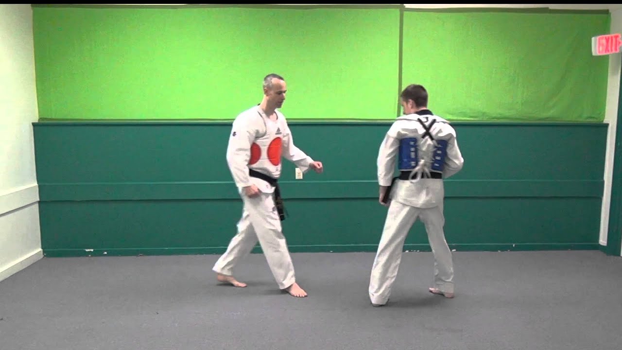 Offline Switch Kick vs Cut Kick - Basic Olympic Taekwondo Sparring ...