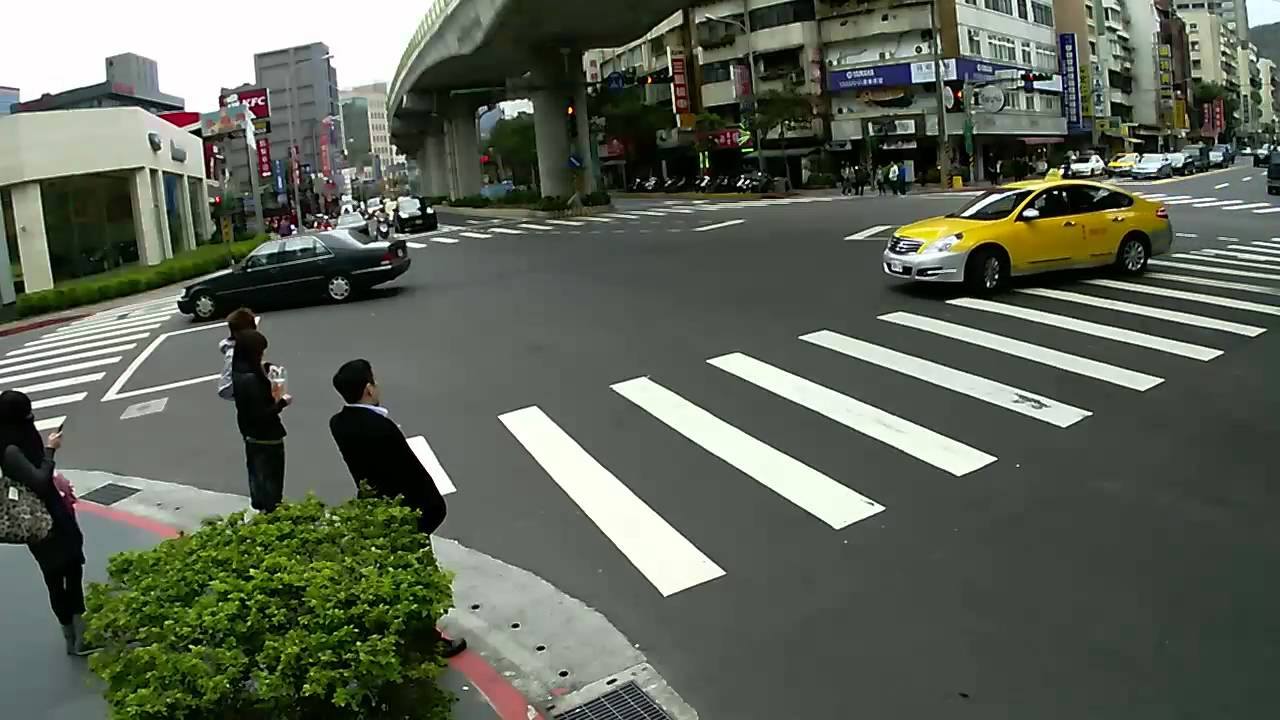 KCM-7111 Outdoor Day Traffic Intersection - YouTube