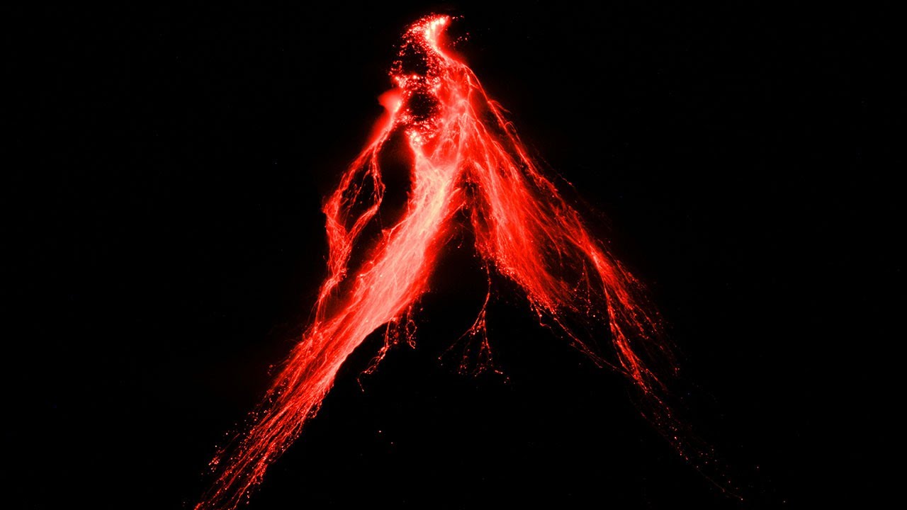 Lava from Mayon Volcano lights up night sky - YouTube