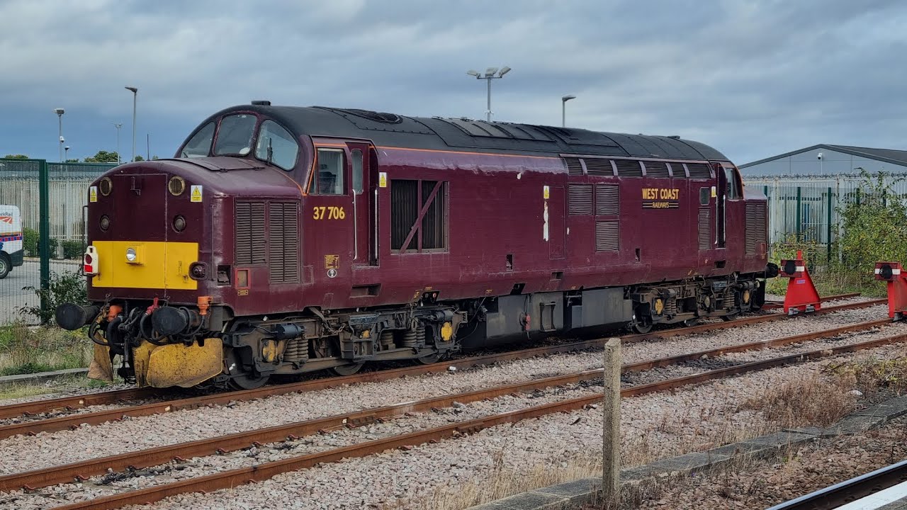 York Station (Featuring top and tail Class 37's on RHTT) 07/10/2022 ...