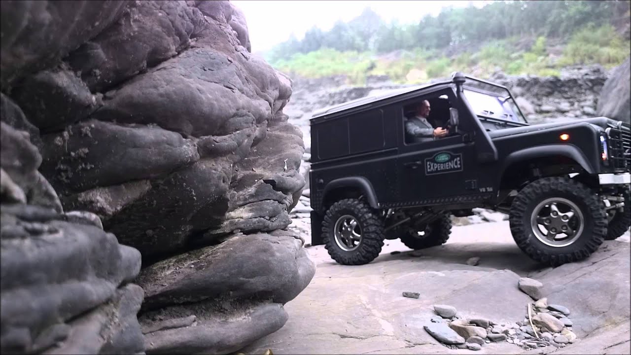 Land Rover Defender D90 Off-road on the rocks in Taiwan - YouTube