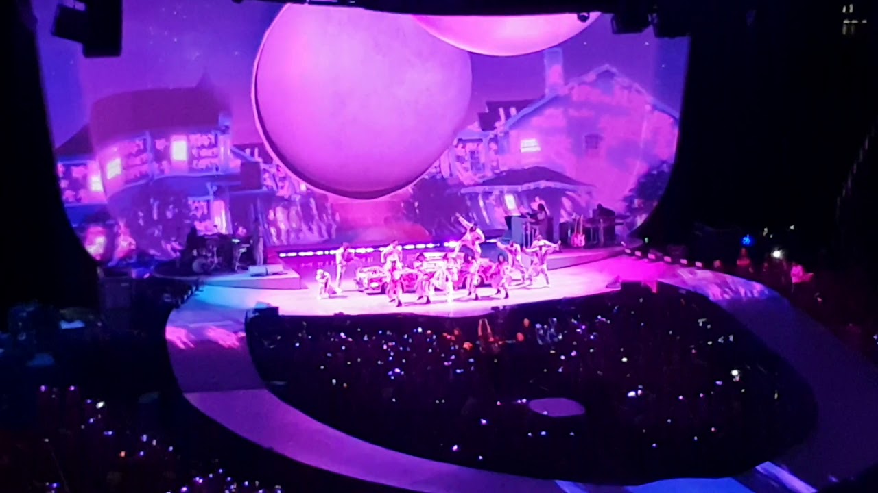 ARIANA GRANDE - 7 RINGS - O2 Arena, London - 16.10.2019 - YouTube
