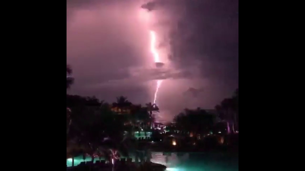 Lightning over the Great Pacific in Tropical Paradise Costa Rica - YouTube