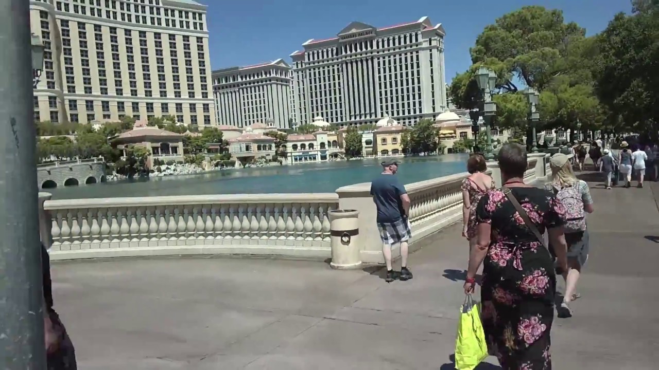 Walking on The Las Vegas Strip from the Bellagio to Caesars Palace ...
