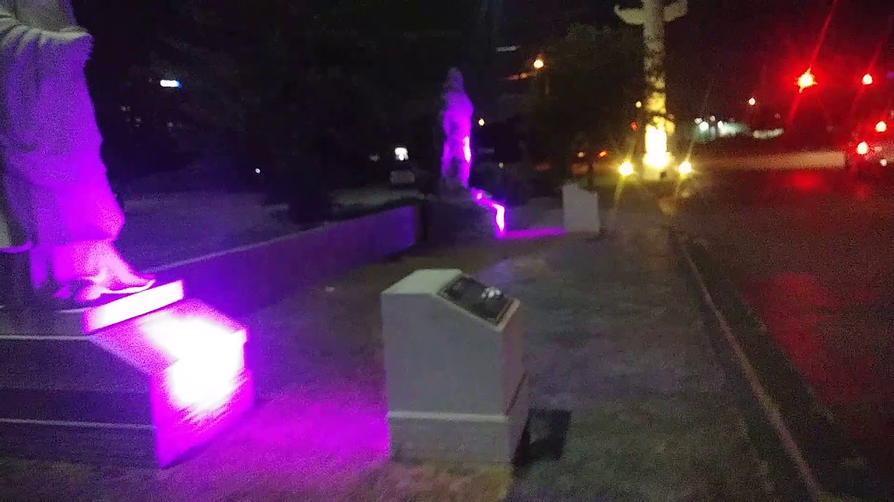 Chinese monuments in North Dallas Chinatown - YouTube