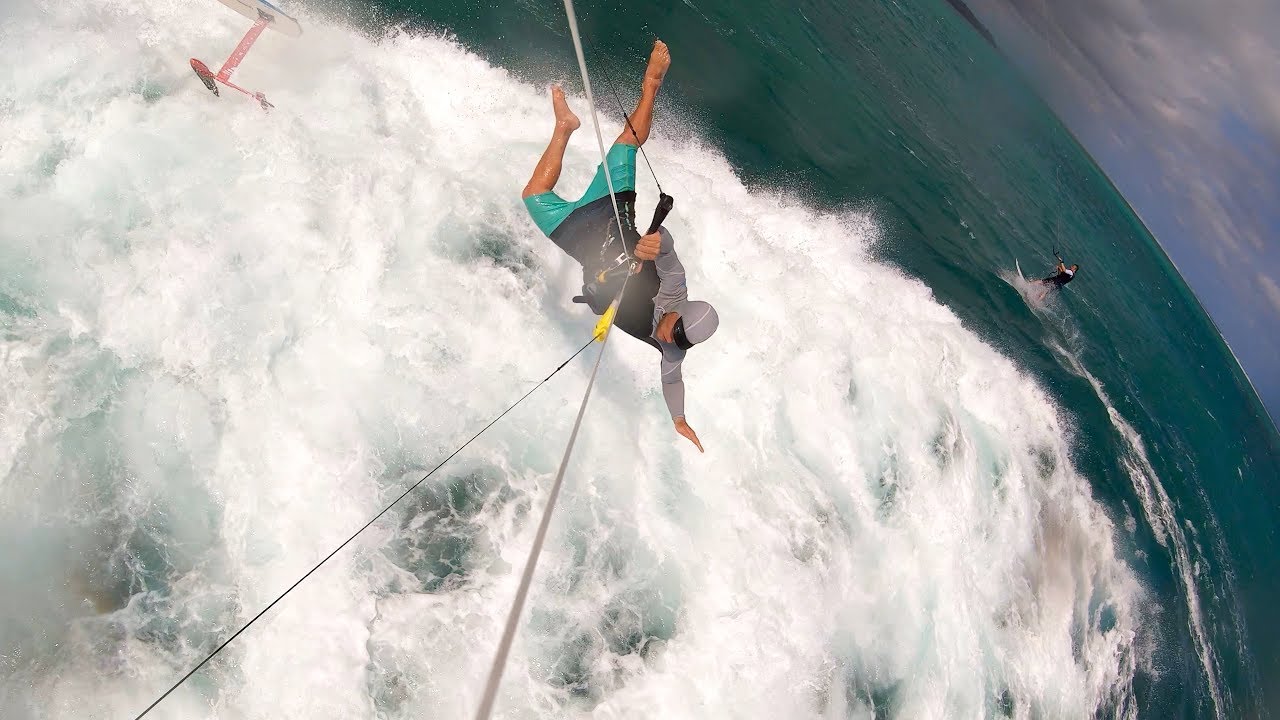 Frontroll over the wave 🙈 - YouTube