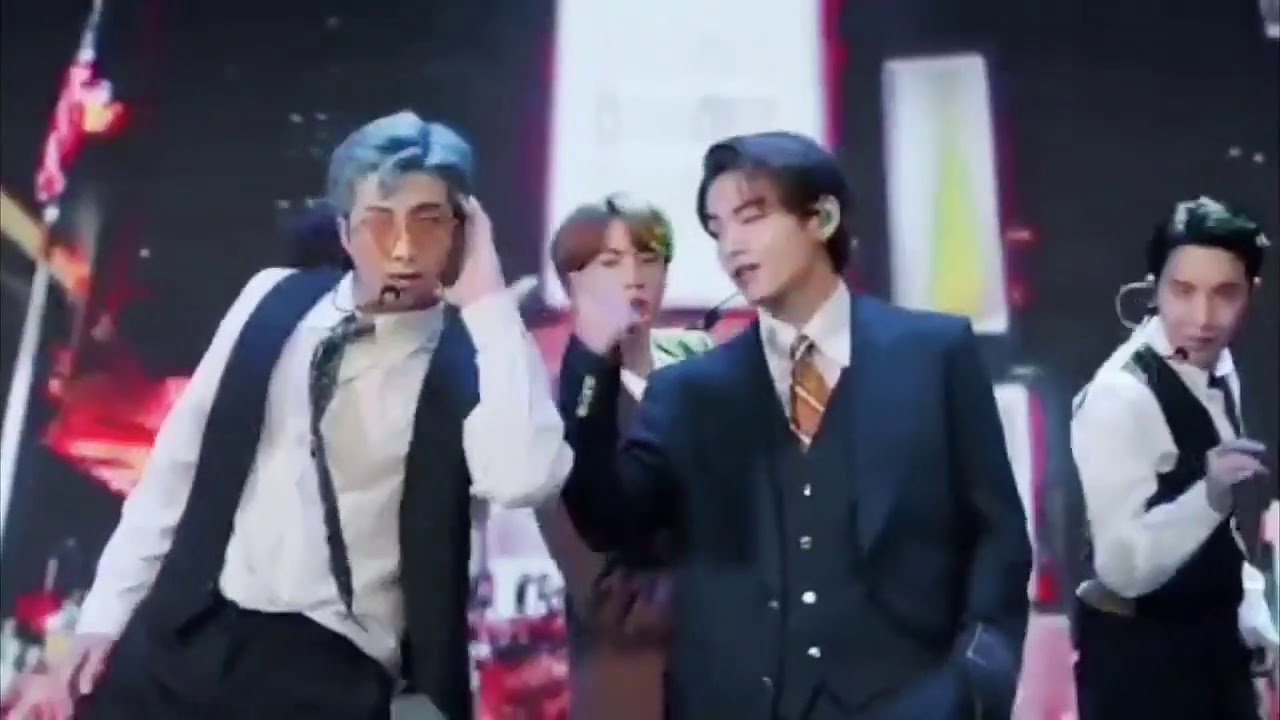 BTS(방탄소년단) Kim Taehyung in blue suit dance - YouTube