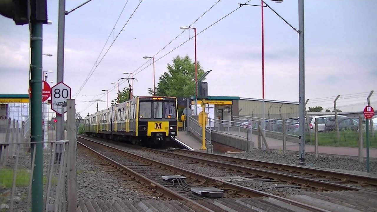 Tyne and Wear Metro - Metrocars 4033 and 4042 departing Callerton ...