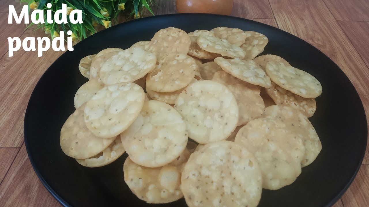 Maida papdi recipe । Papdi namkeen recipe । Cook with kavita - YouTube