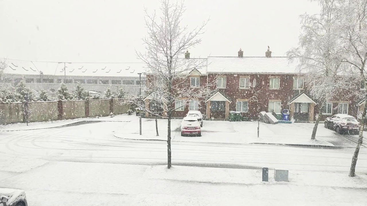 Snowfall in Limerick :) - YouTube