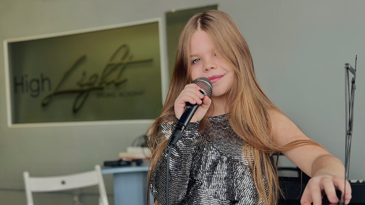 Lora - Blame it on the boogie | Cover - YouTube