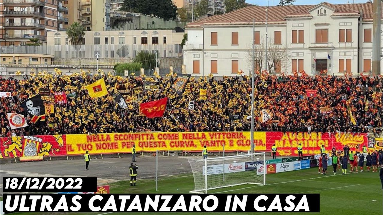 ULTRAS CATANZARO IN CASA || Catanzaro vs Potenza Calcio 18/12/2022 ...
