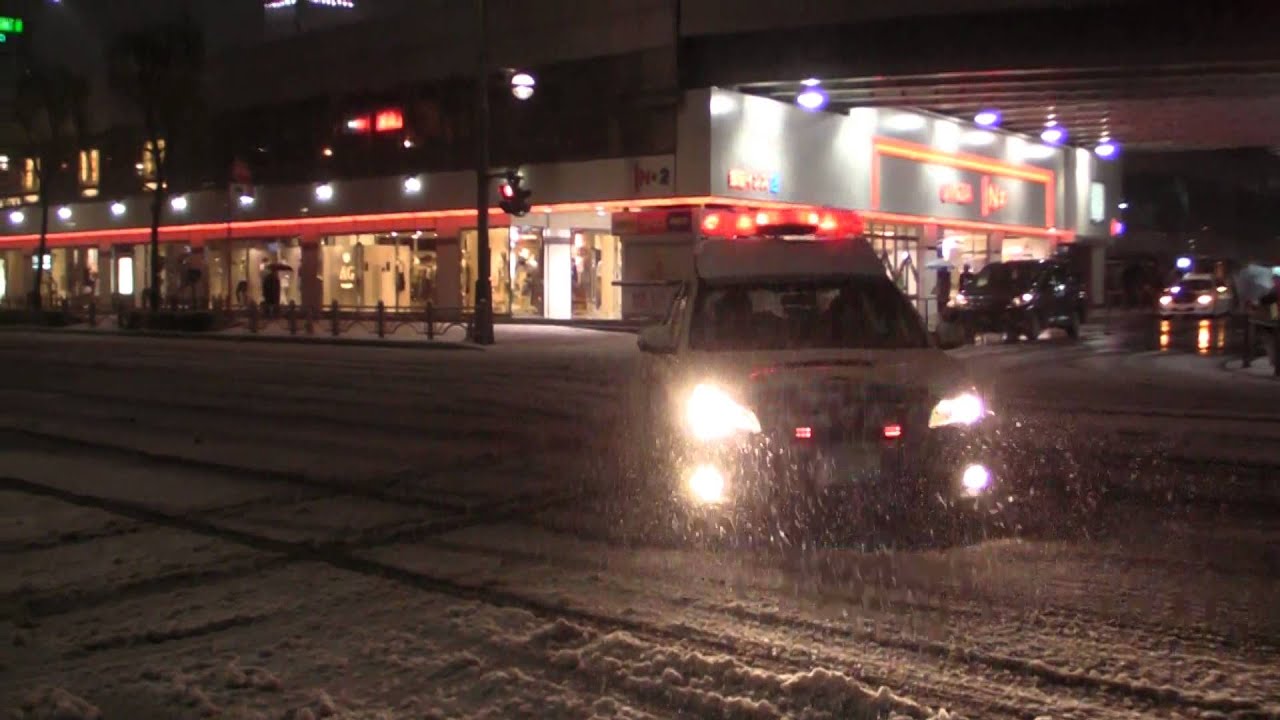 警視庁 BM レガシィ パトカー 吹雪の中をパトロール Subaru Legacy Police car Tokyo M.P.D. - YouTube