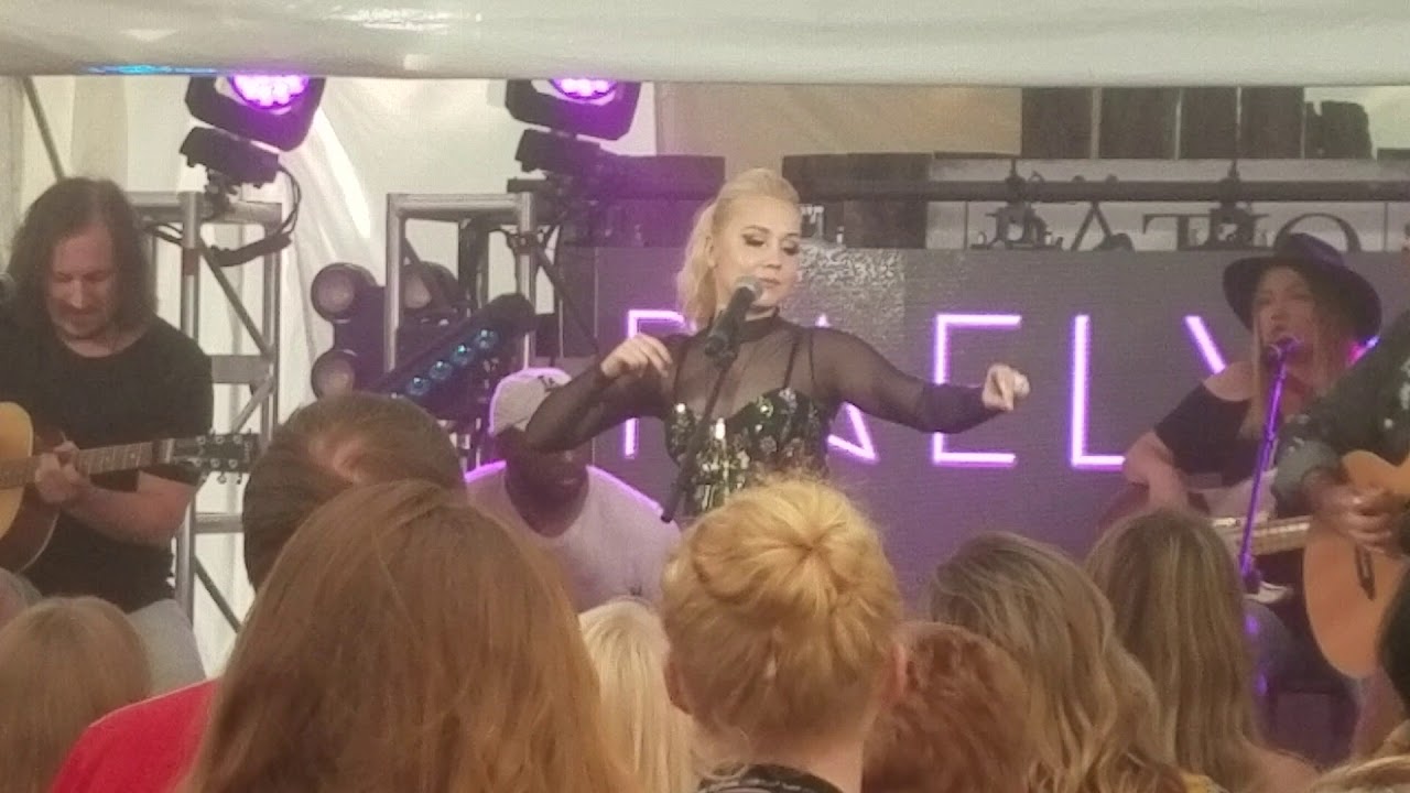 Raelynn "Wildhorse" - YouTube