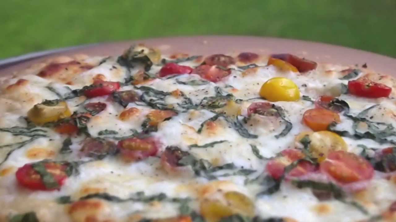 Cooking with the Caliber™ Pro Kamado: Heirloom Tomato Pizza - YouTube