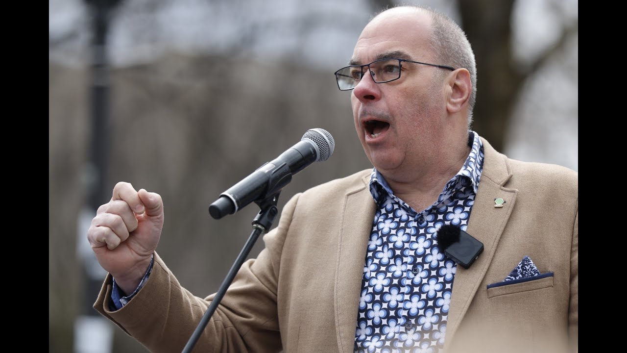 Manifestation - La CAQ : un Boulet contre les travailleur·euses ...