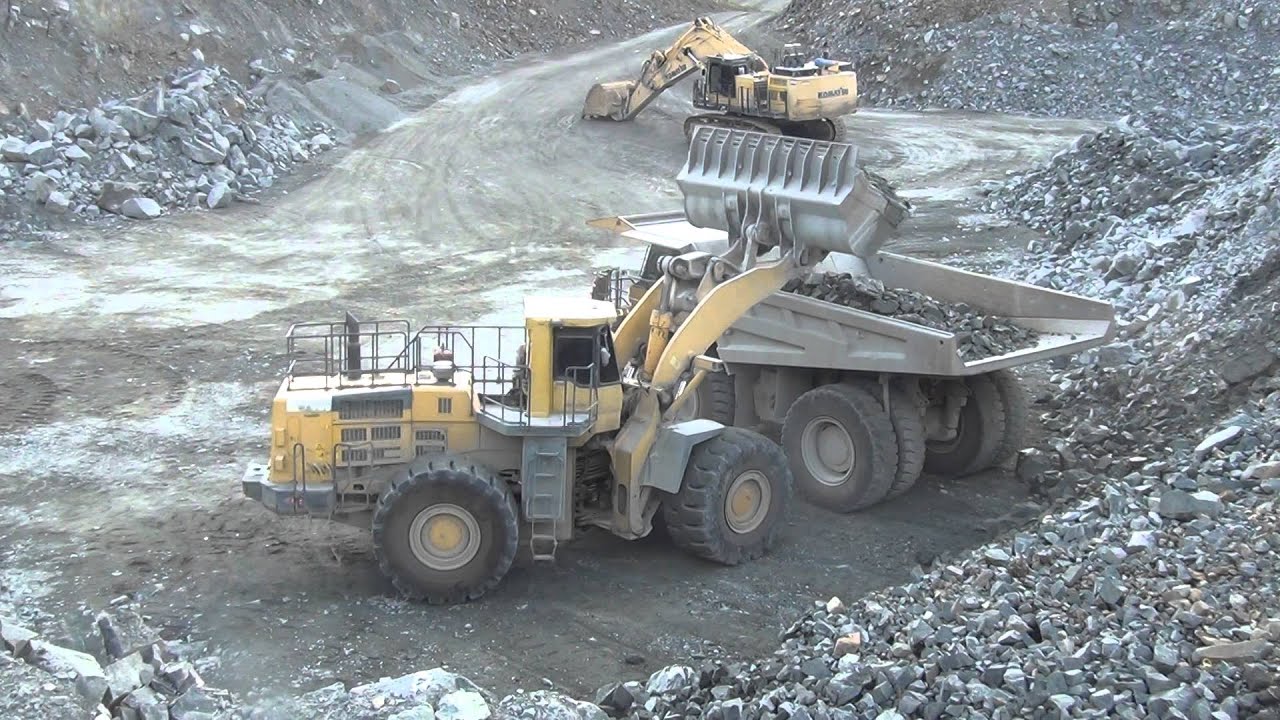 Komatsu WA700 Wheel loader - YouTube
