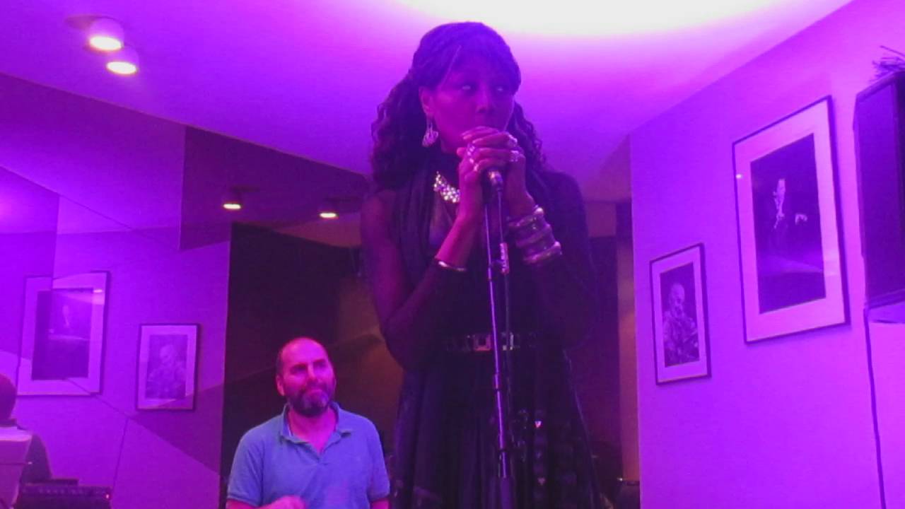 RADIAH FRYE au COSY le 10 Décembre 2015 partie 2 - YouTube