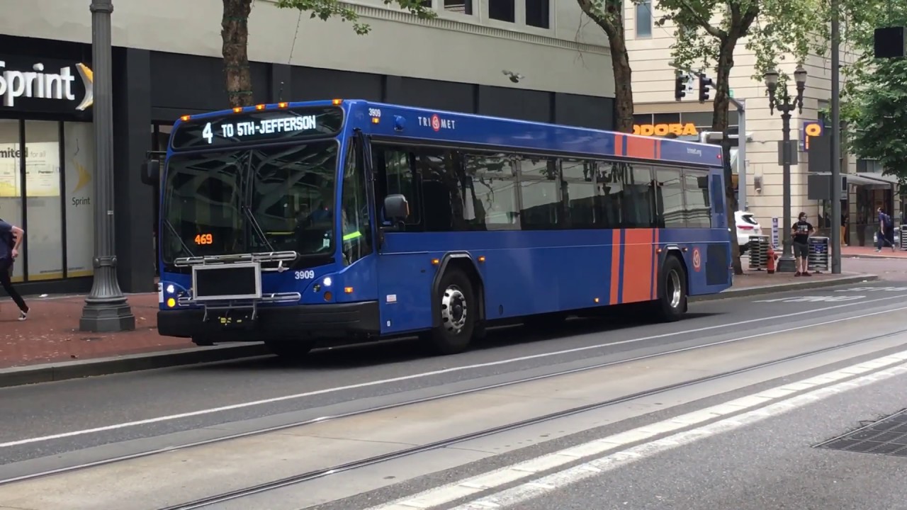 (RARE CATCH) World Premiere TriMet 2019 Gillig Low Floor BRT #3909 on ...
