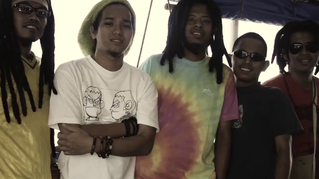 Sarung Banggi (Reggae Version) Official Music Video - YouTube