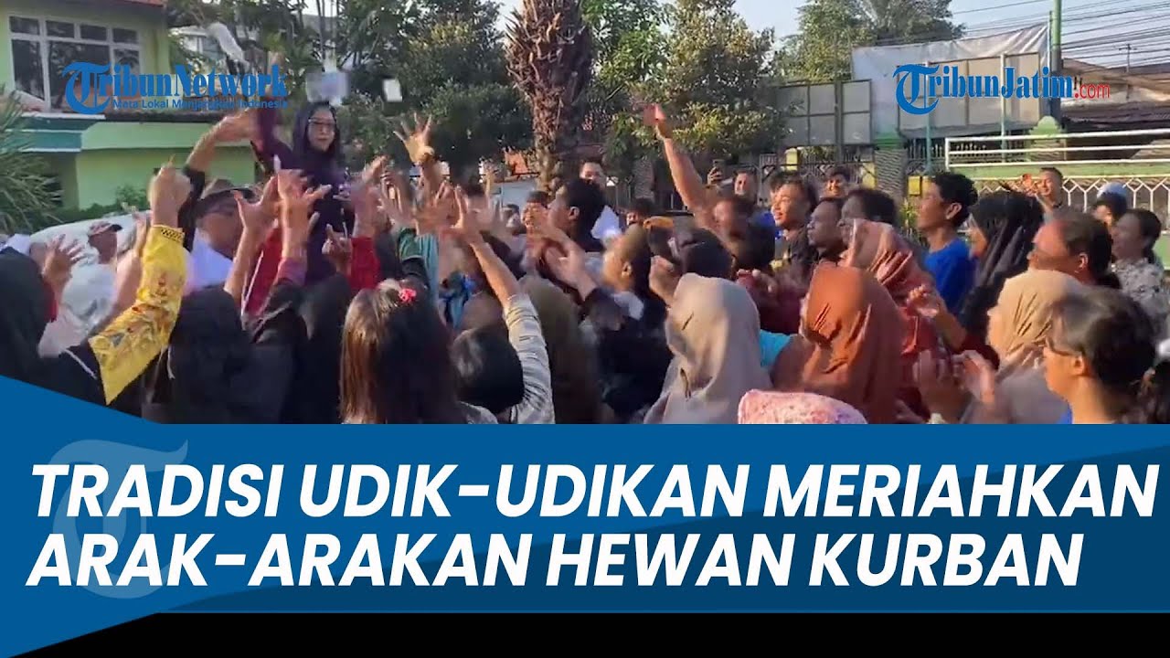 Tradisi Udik-udikan Meriahkan Arak-arakan Hewan Kurban di Greges Timur ...