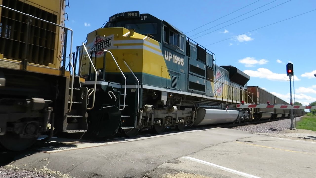 The CNW Returns To Its Home Line! UP 1995 Trails on UP CNAWS9! UP Adams ...