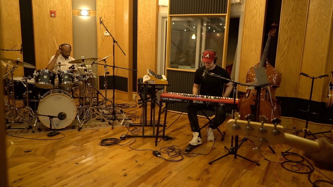Joe Aielli - Runner ft. Louis Newsom and Terminus Horns - YouTube