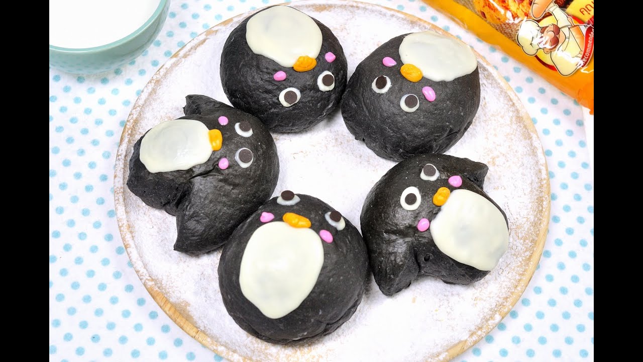 ขนมปังชาร์โคลเพนกวิน Penguin Charcoal Bread - YouTube