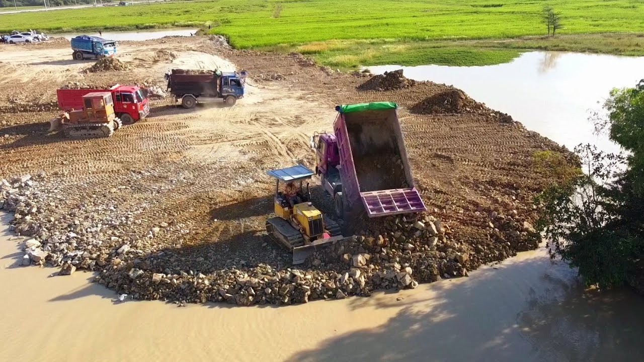 Action Excellent Techniques skiller dozer Pushing Stone Into the water ...