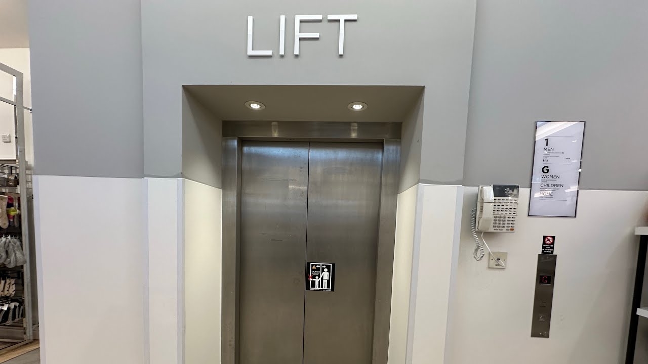 Oakland Lift @ Next The Oldbury Green Shopping Park In Oldbury Sandwell ...