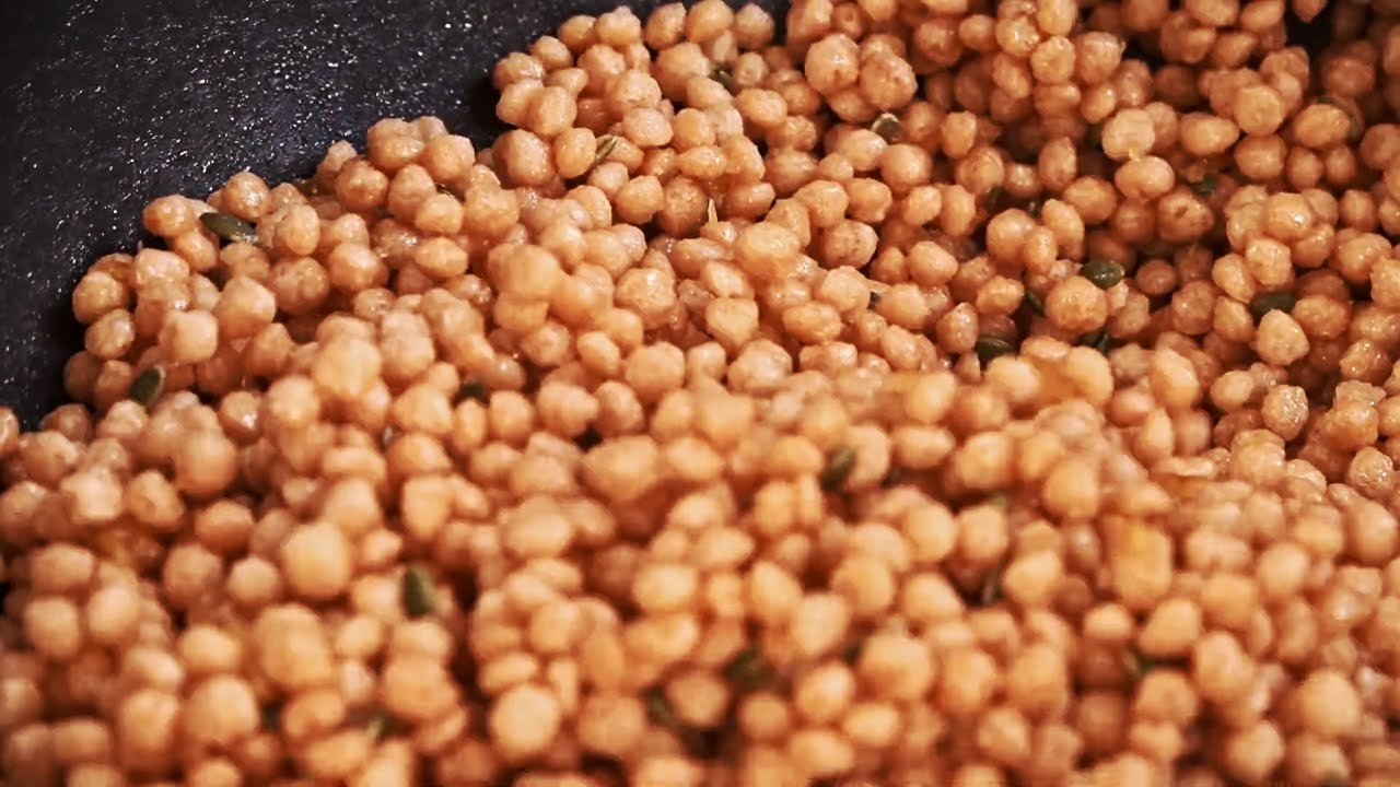 [Korean Street Food] Korean Traditional Snack 'Oranda' - YouTube