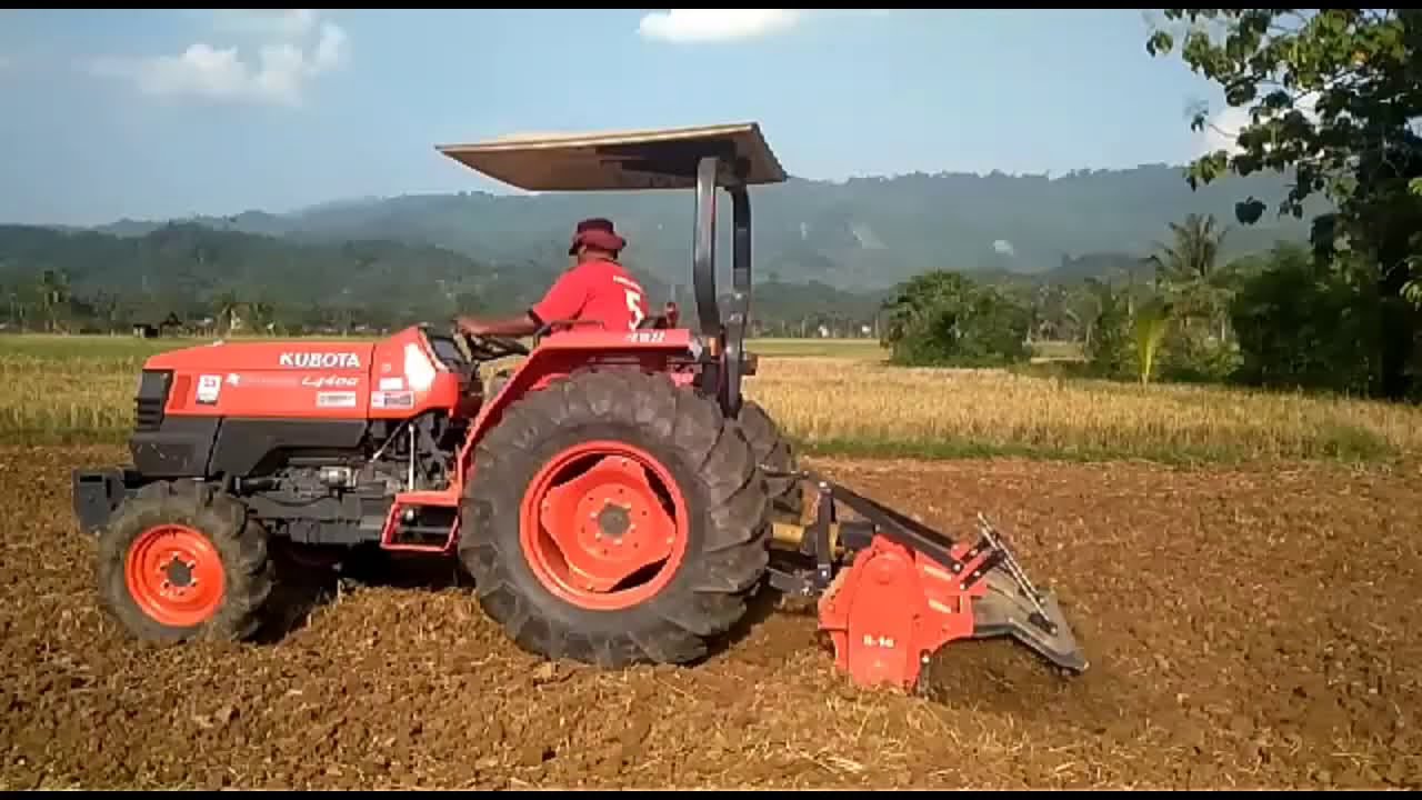 Monster Penghancur Tanah. Traktor Roda 4 Untuk Pengolahan Lahan ...