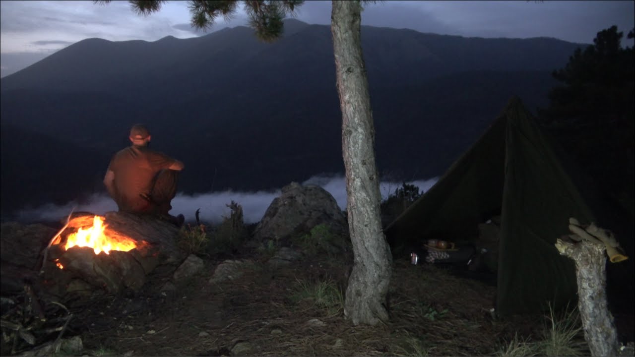 Bushcraft high on the mountain with amazing panoramic views! cooking ...