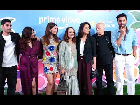 Alia Bhatt with Ranbir Kapoor, Neetu Kapoor, Mahesh Bhatt, Soni Razdan, Samay Raina